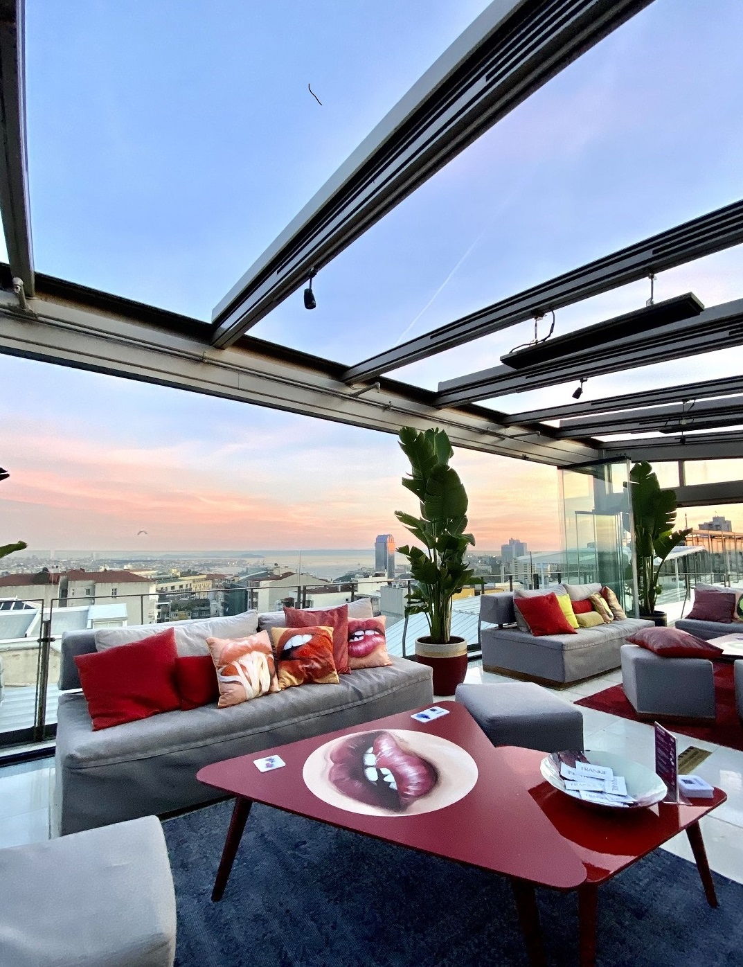 FRANKIE İSTANBUL KIŞA HAZIR! - Food and Travel Türkiye